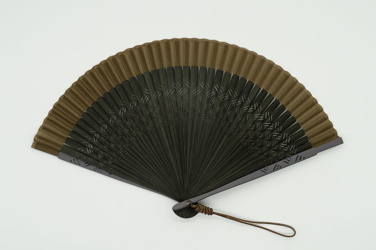 [Comes with a folding fan case and a high-quality paulownia box] Ajiro ...